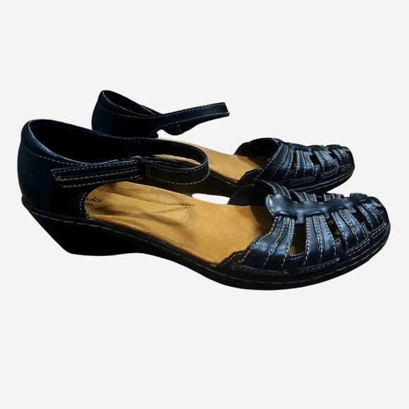 Clarks | Shoes | Clarks Closed Toe Black Strappy Comfort Sandals Size 85 | Poshmark